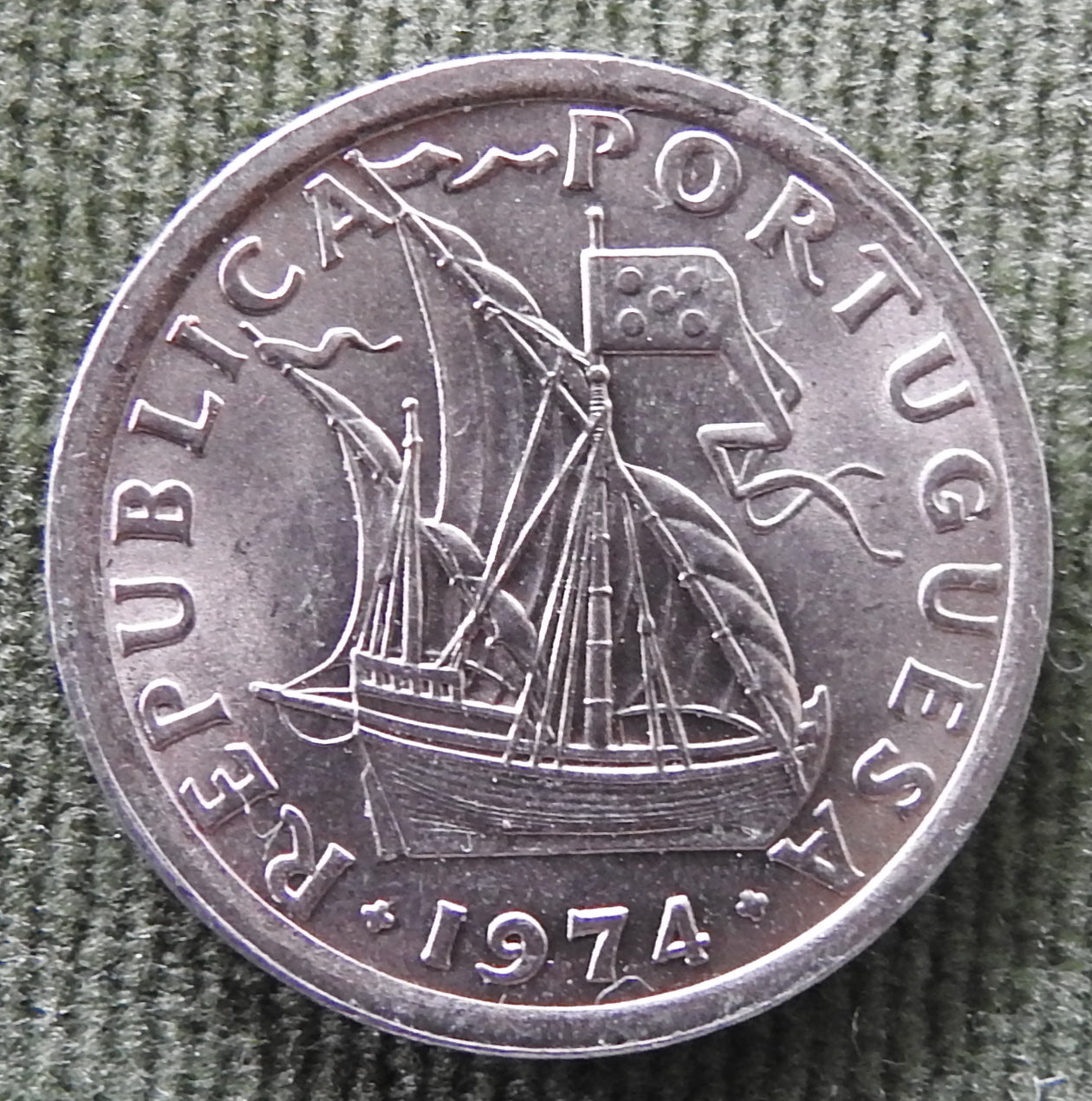 Mozambique 1974 25 Escudos Coin – Gumnut Antiques