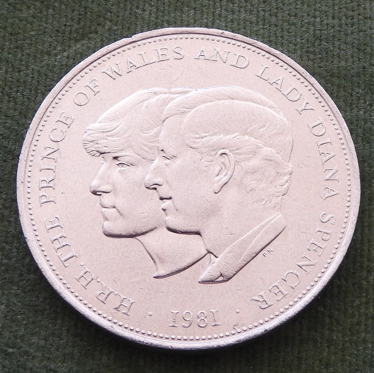 GB British UK English 1981 Charles & Dianna Crown Coin – Gumnut Antiques