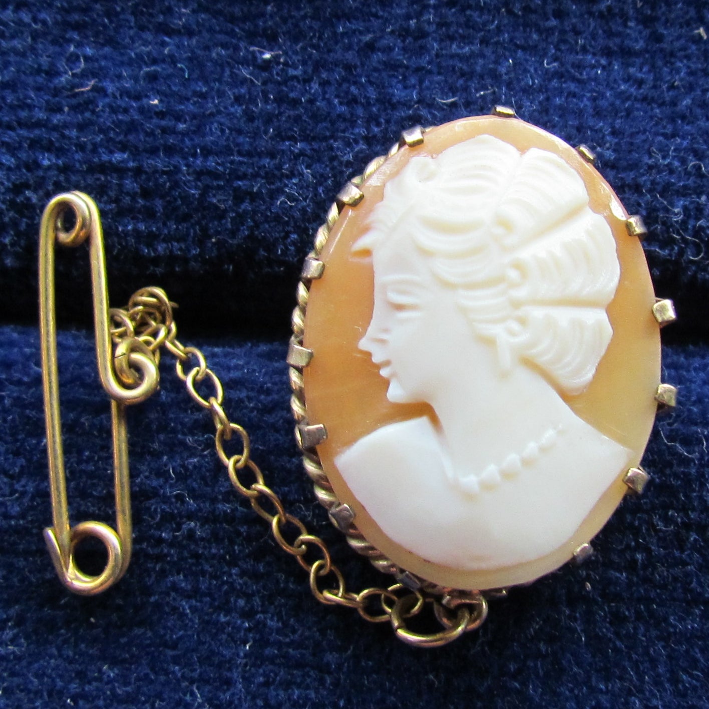 Gilt Silver Cameo Brooch With Safety Chain – Gumnut Antiques