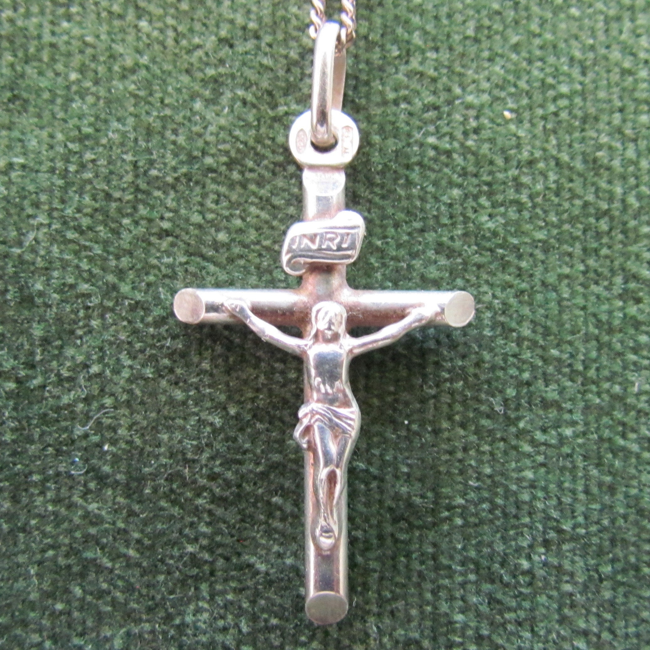 925 Sterling Silver Crucifix With Jesus Pendant On A Silver Chain ...